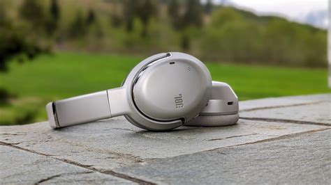 TEST: JBL Tour One M2 - JBL fremmer musikken og senker støyen