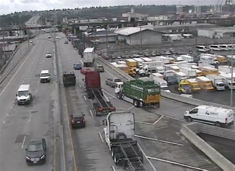 West Seattle Blog Traffic Alert Truck Backup On Westbound West