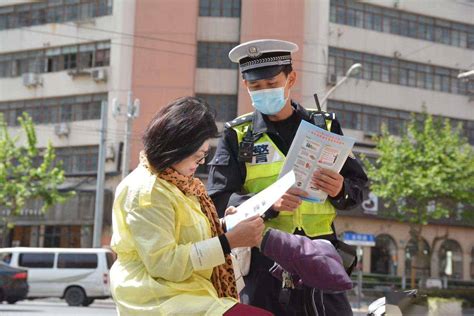 直击《上海市非机动车安全管理条例》实施首日执法：教育与处罚相结合头盔