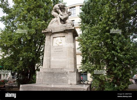 Rudolf virchow denkmal Fotos und Bildmaterial in hoher Auflösung Alamy