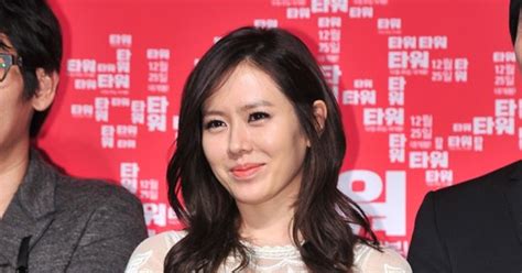 T포토 L 손예진 원피스가 너무 짧아~타워