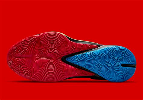 La Première Zoom Freak 3 Uno En Noir • Basket Usa