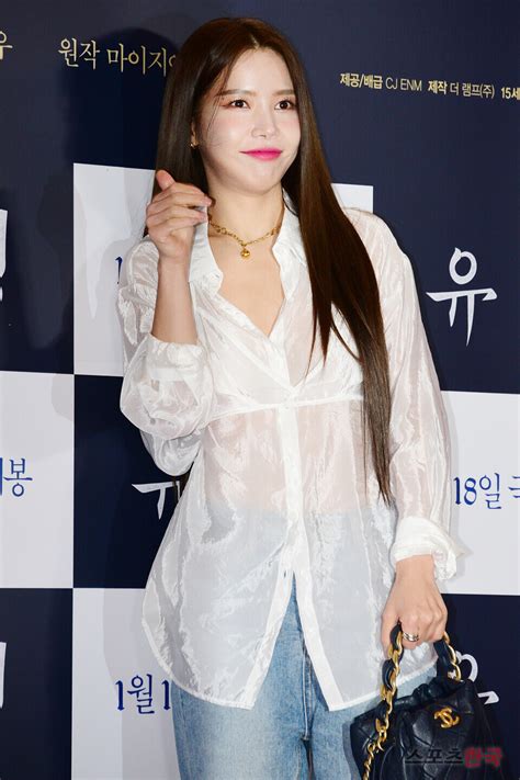 마마무 솔라 눈길 가는 패션