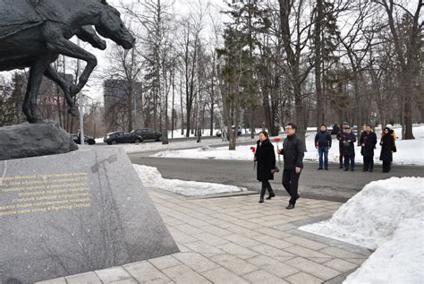 Ялалтад тэмүүлсэн морьд хөшөөнд хүндэтгэл үзүүлжээ