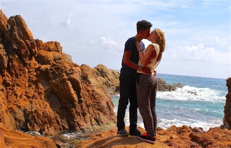 11 Pros And Cons Of Kissing On The First Date