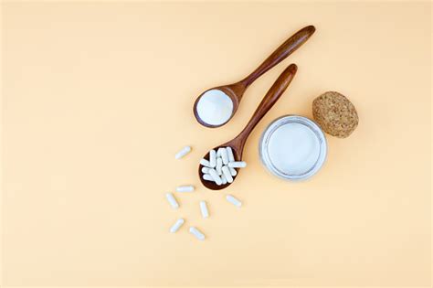 콜라겐 단백질 파우더와 캡슐 피부와 관절을 위한 건강 보조 식품 영양제에 대한 스톡 사진 및 기타 이미지 영양제 음식 재료 콜라겐 Istock