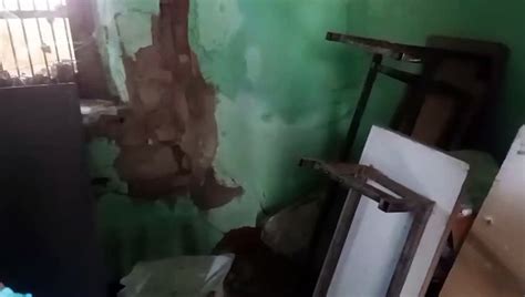 100 साल पुराना स्कूल भवन जर्जर भय के साये में संवार रहे भविष्यदेखें