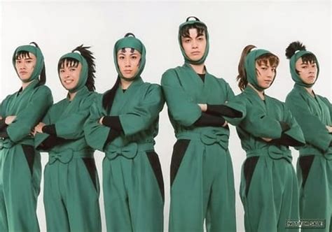 駿河屋 集合6人横型・膝上・衣装緑黒・腕組み・背景白・キャラクターショット「ミュージカル 忍たま乱太郎 」特典ブロマイド（男性生写真）