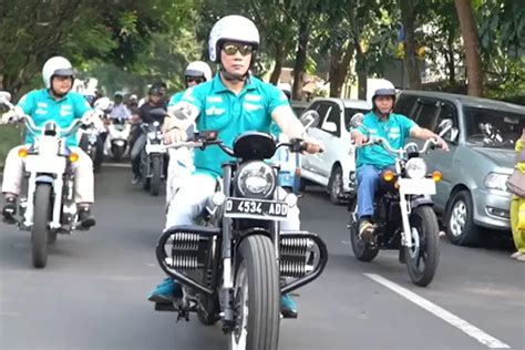 Ridwan Kamil Konvoi Dengan Motor Listrik Rancangannya RKG 5000