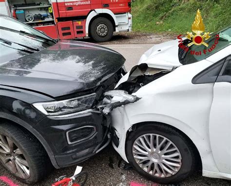 Frontale Tra Due Auto Grave Una Donna News In Quota