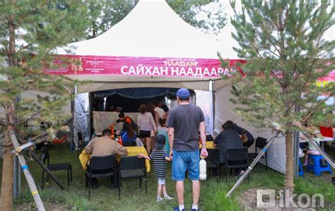 ФОТО Төв цэнгэлдэхэд наадамлаж яваа зочид