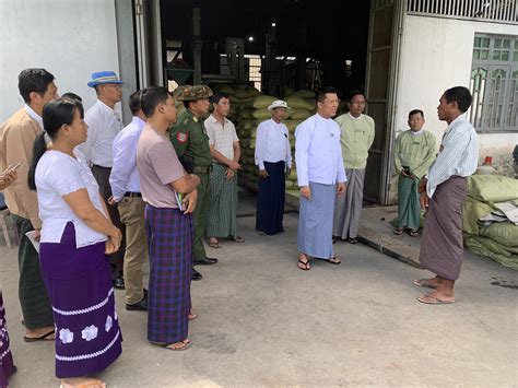 ဧရာဝတီတိုင်းဒေသကြီး အစိုးရအဖွဲ့ဝန်ကြီးချုပ် ဦးတင်မောင်ဝင်းနှင့် တာဝန်ရ