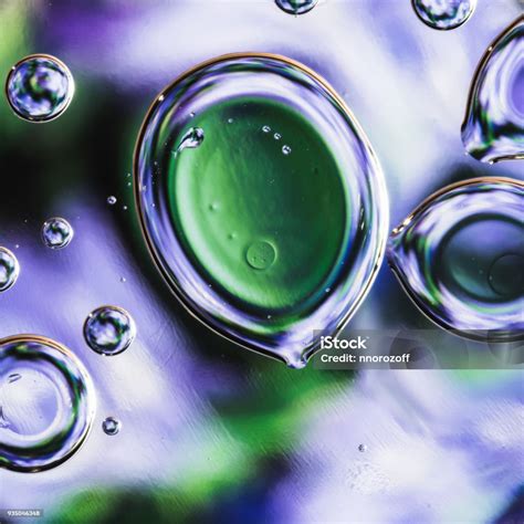 기름 서로 다른 액체 매크로 추상 배경의 표면에 물의 하락 0명에 대한 스톡 사진 및 기타 이미지 0명 개념 구 Istock