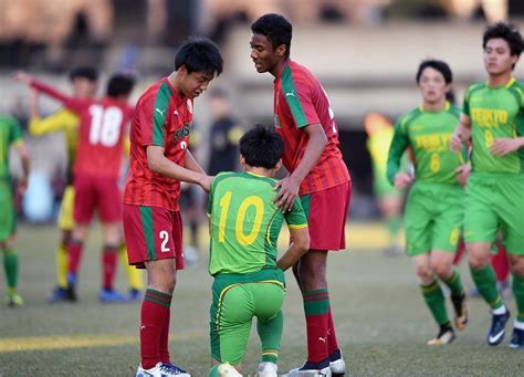 高校サッカー 4強決まる 準決勝は「尚志―青森山田」「瀬戸内―流通経大柏」 写真特集1222 毎日新聞