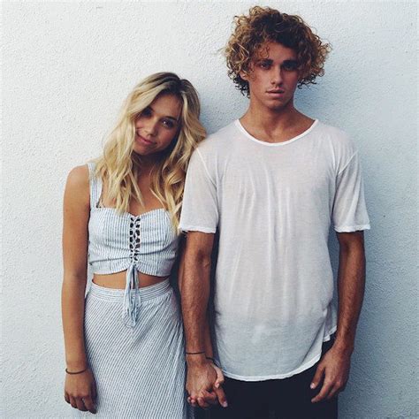 Alexis Ren Disses Jay Alvarrez In Twitter Rant Claims He Has A ‘small