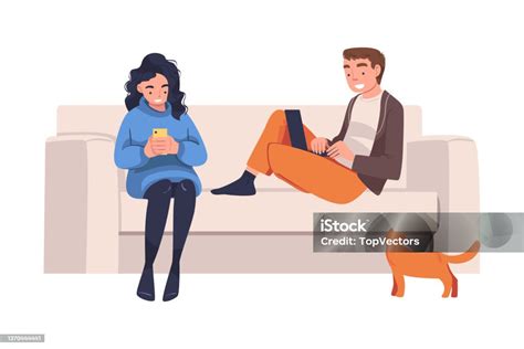 인터넷 중독 벡터 일러스트로 고통받는 소파에 앉아 있는 디지털 장치를 가진 남자와 여자 캐릭터 Brand Name Smart