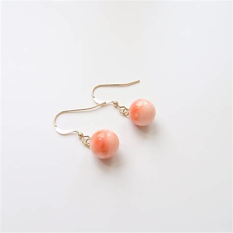 限量現貨 天然寶石級珊瑚圓球形 14k Gf 包金耳環 Joyce Wu Handmade Jewelry｜耳環耳夾耳骨夾人氣榜