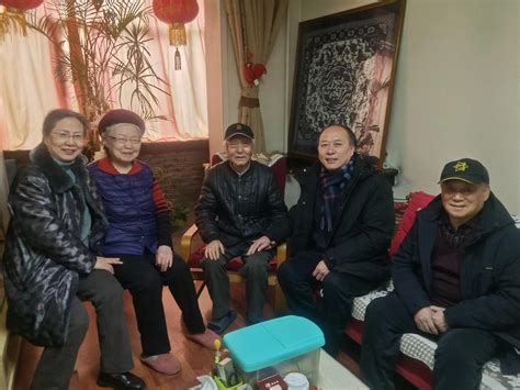 春节前夕离退休党委暖心慰问离退休老党员 离退休办公室