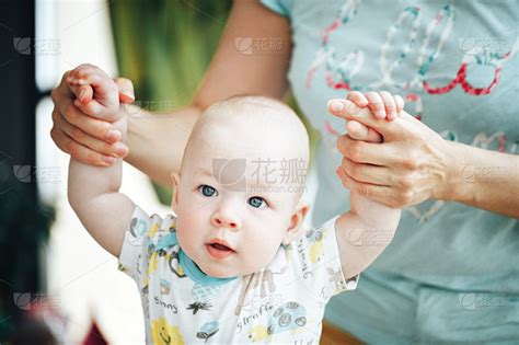 婴儿婴儿男孩六个月大