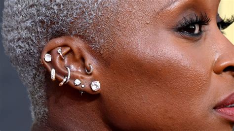 How To Remove Piercing Earrings And Septum Rings — Expert Tips Allure