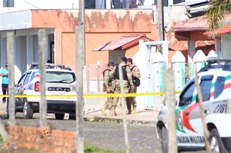 Funcionário Demitido Invade Casa De Ex Chefe E Faz Família Refém Em