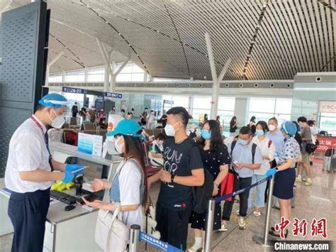 机场、火车站、景区“变忙”，旅游业逐步回暖了？中国旅客专列