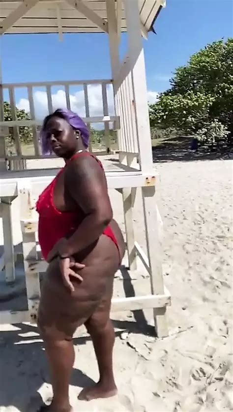 Biggbodyenzz在海滩上的一天 Xhamster