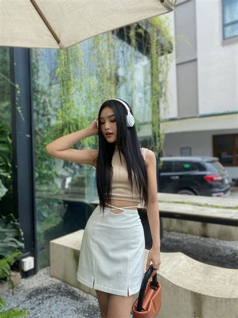 Khoe Ng Cong Sexy Nh Di N Vi N C Th Tr N Lu T S G Y Ch Trong H Nh Tr Nh C Ng L