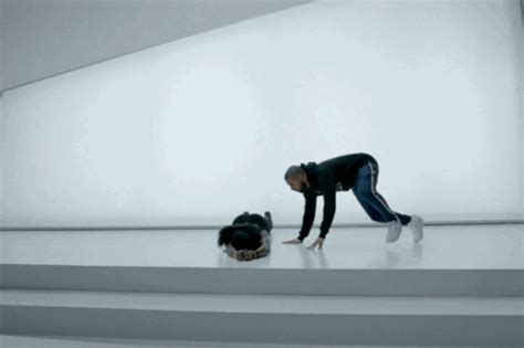 A  Taxonomy Of Drakes Glorious Dance Moves According To ‘hotline