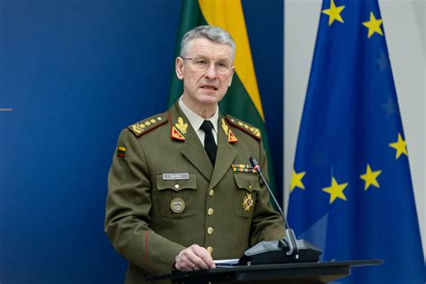 Eskk Pirmininko Generolo Robert Brieger Ir Valdemaro Rupšio Spaudos Konferencija Galerija