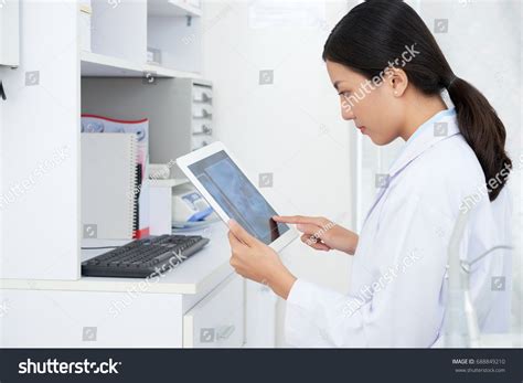 Dentist Tablet Royalty Free Images Stock Photos Pictures Shutterstock