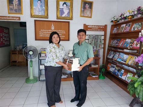 รับมอบหนังสือธรรมพระเ กศน ตำบลคลองมะเดื่อ อำเภอกระทุ่มแบน