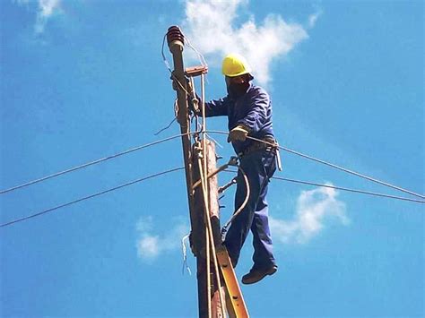 Fidel en la motivación de los eléctricos tuneros Trabajadores