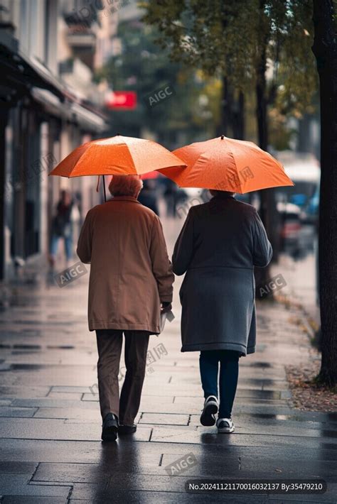 Ai创作图雨中行人 雨中背影 雨中的两个人 雨中漫步 雨天行人 雨中散步 撑伞背影 雨伞背影 背影打伞 温馨漫步 雨中漫步的行人 情侣雨中漫步