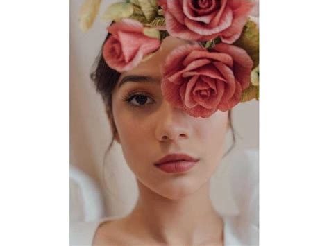 Look 10 Prettiest Photos Of Sarah Holmes Gma Entertainment