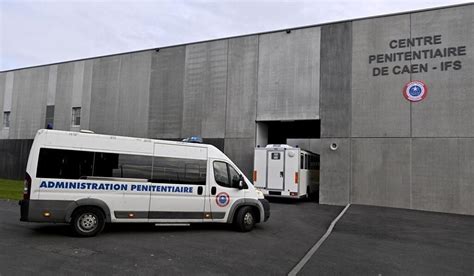 En Images Les Détenus De La Maison Darrêt De Caen Transférés Au