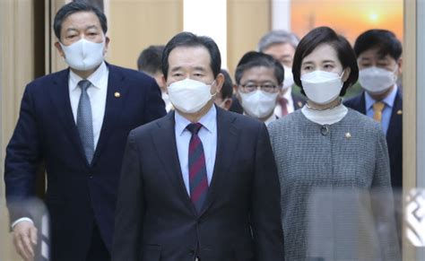 정총리 65세 이상 고령층 화이자 백신 접종 가능 디지털타임스