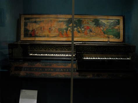 de la creatividad al piano Exposición de instrumentos musicales incluyendo pianos del