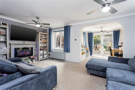 Crawley Crawley Rh11 4 Bed Detached House £425 000