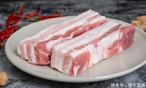 才知道！豬肉「淺色」和「深色」區別這麼大 為了身體健康：別再買錯了 看頭條