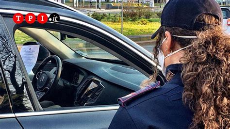 Coronavirus Donna Denunciata Per Essere Uscita Di Casa Seguiva Il Marito