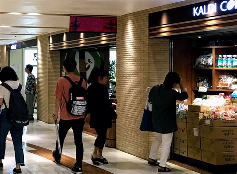 【大阪市天王寺区・阿倍野区】假屋崎省吾先生も御用達？！kaldi、プラスチック製レジ袋廃止。紙袋は15円（税込）で販売へ 号外net