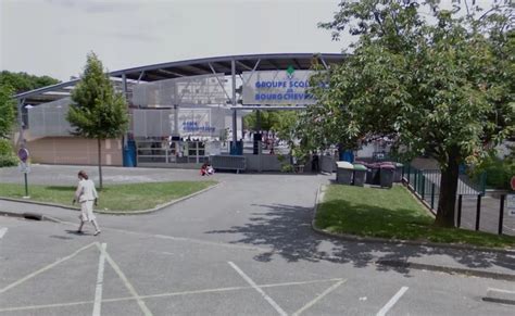 Cesson Sévigné Un Homme Armé Signalé Près Dune école Rca