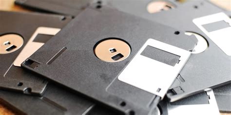 Floppy Disk Adalah Fungsi Jenis Kapasitas Kelebihan Kekurangan