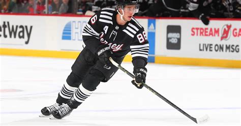 Hughes Scores To Back Vanecek Devils Beat Avalanche Cbs New York