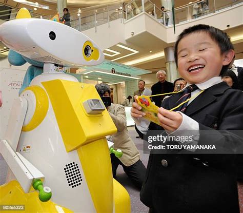 186 Tmsuk Robot Photos And High Res Pictures Getty Images