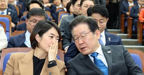 ‘고밀정 이어 이번엔 고민정 아웃”당 최고위 유튜브 생중계에 맹비난 쇄도