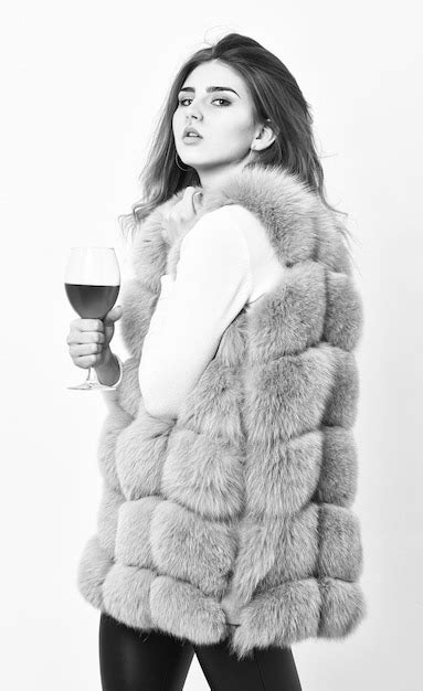 Razones Para Beber Vino Tinto En Invierno Alcohol Y Clima Frío La Mujer