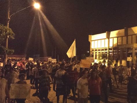 G1 Manifestantes Fazem Passeata Pacífica Em Peruíbe Sp E Pedem