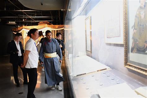 Nas Daily ийн үүсгэн байгуулагч Nuseir Yassin Чингис хаан Үндэсний